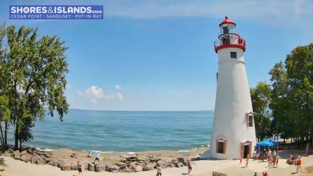 Live Webcam Mentor Harbor Yacht Club - Mentor, Ohio - USA